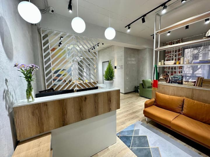 Izzzi Hostel - Bishkek