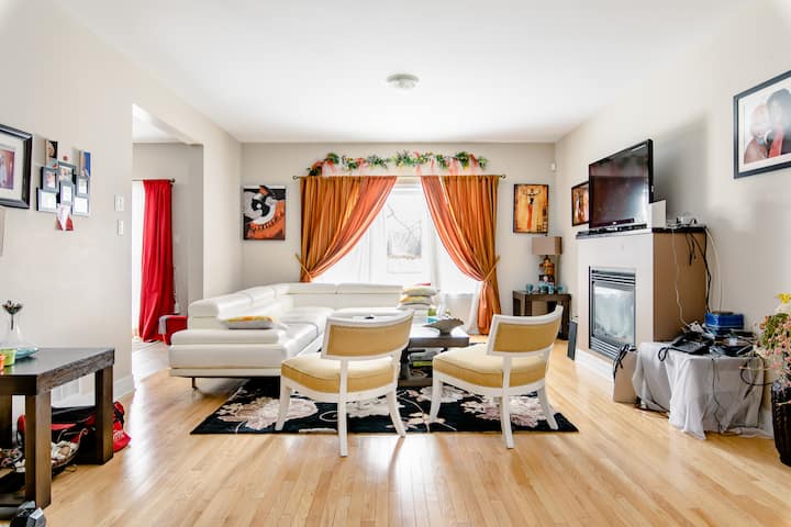 Cozy Bedroom In Quiet Area Close To Downtown - Ottawa