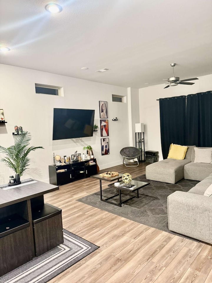 Home In Dallas | Dining, Shops, Golfing - Dallas, TX