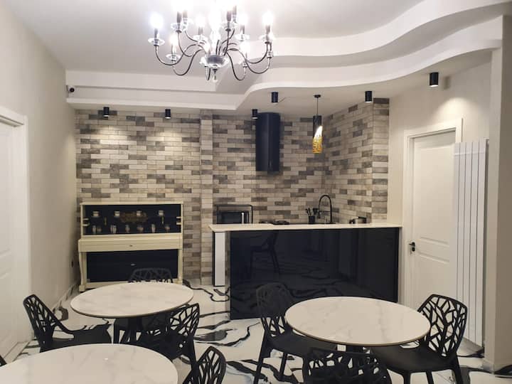 4-bedroom Apartment In The Heart Of Tbilisi - Tbilisi