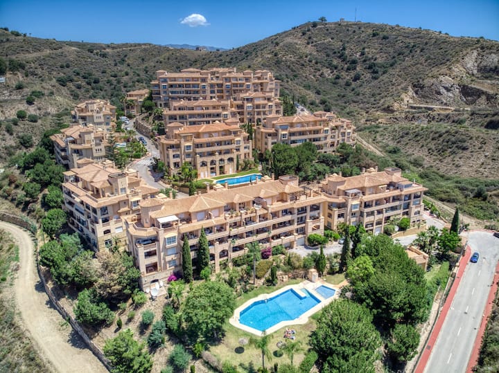 Oasis Of Peace - 2 Bedroom,wifi,pool & Parking - Calahonda