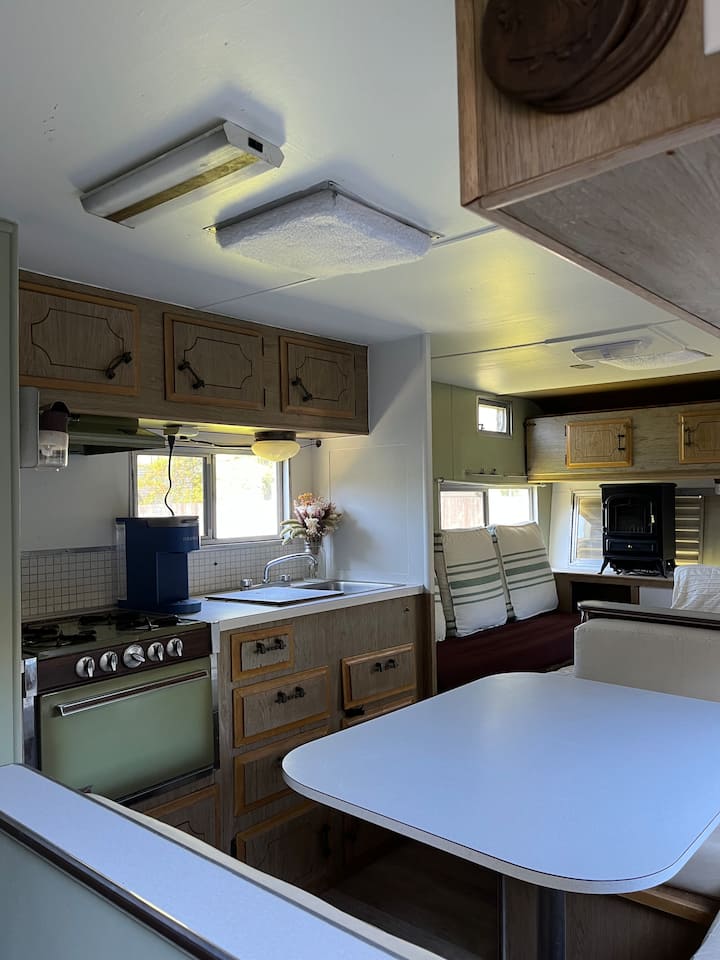 Groovy Getaway - Vintage Trailer - Eugene, OR