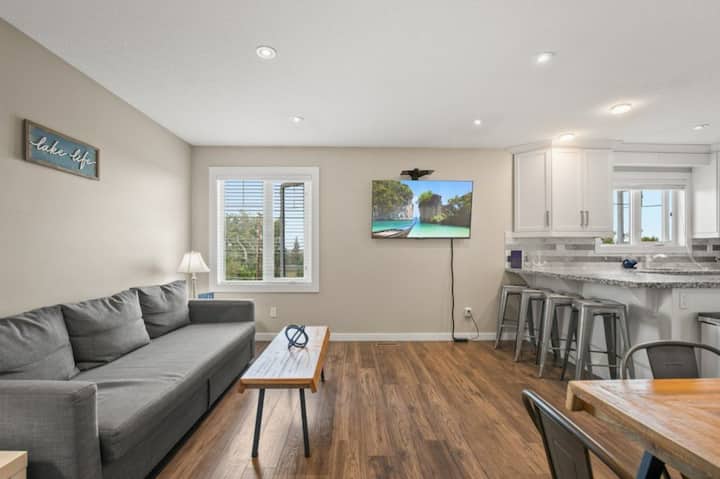 Carriage House In Sylvan Lake - Sylvan Lake