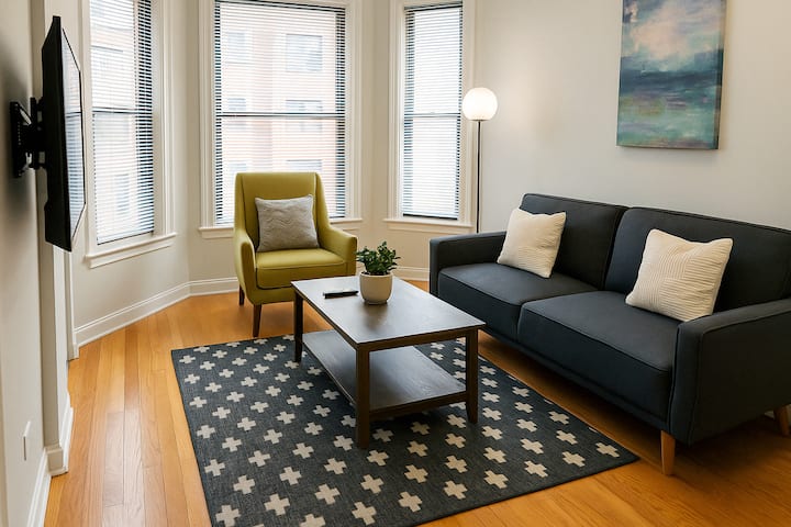 2br On N Halsted St: Lakeview Living - Chicago