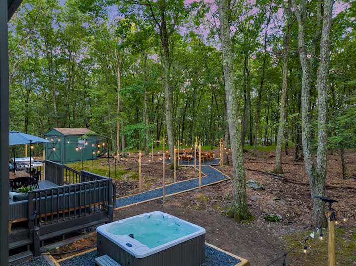 Campfire Oasis | Hot Tub, Jungle Gym, Game Room - Stroudsburg, PA