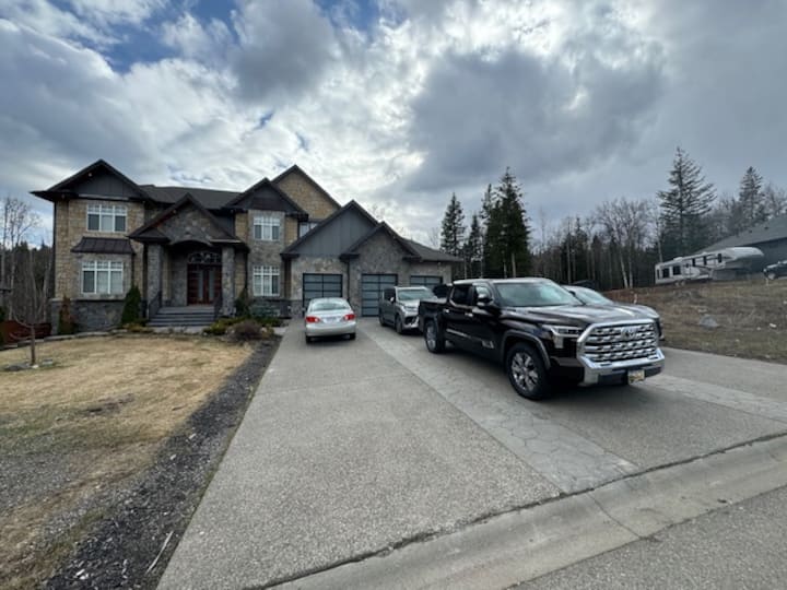 Luxury Lodge Getaway - Prince George