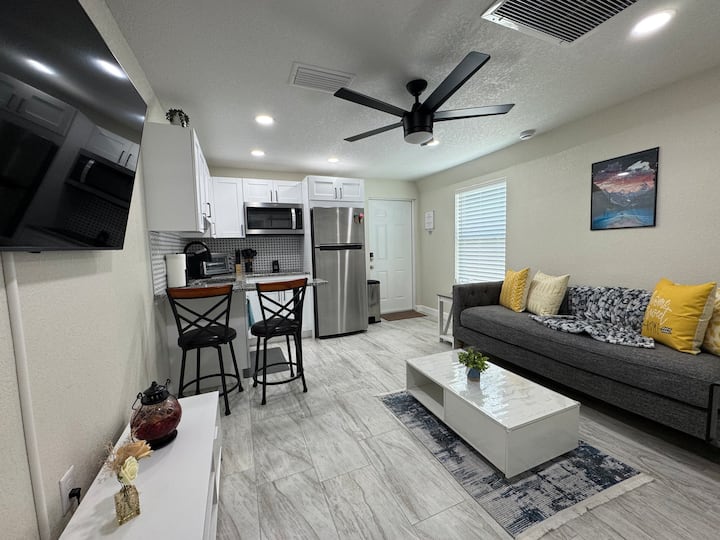 Sunshine Vibes /Stylish+serene - Lehigh Acres, FL