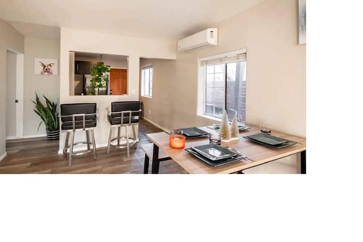 Spacious Room 5 Mins From Downtown - San Diego, CA