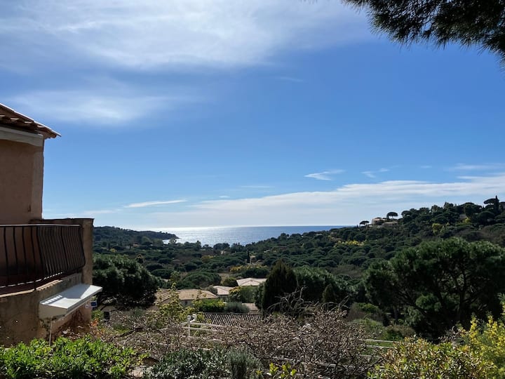Etage Supérieur D'un Mas Vue Mer - Cavalaire-sur-Mer