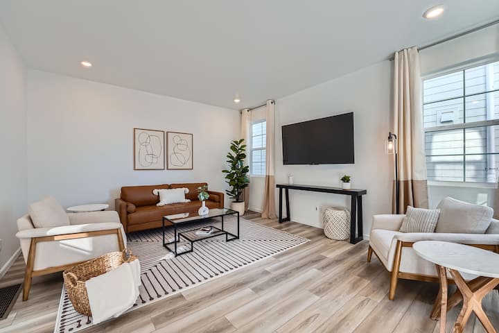 Brand New 4br Home Near Dia - Aurora