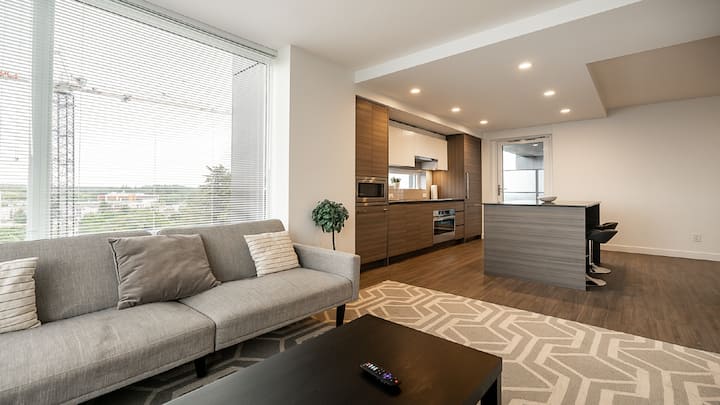 Ultra Modern 2bed + 2bath - Surrey