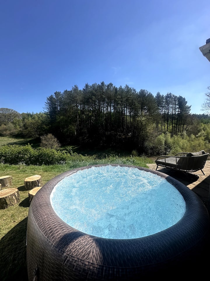 Bell Tent & Hot Tub Retreat. - Shropshire