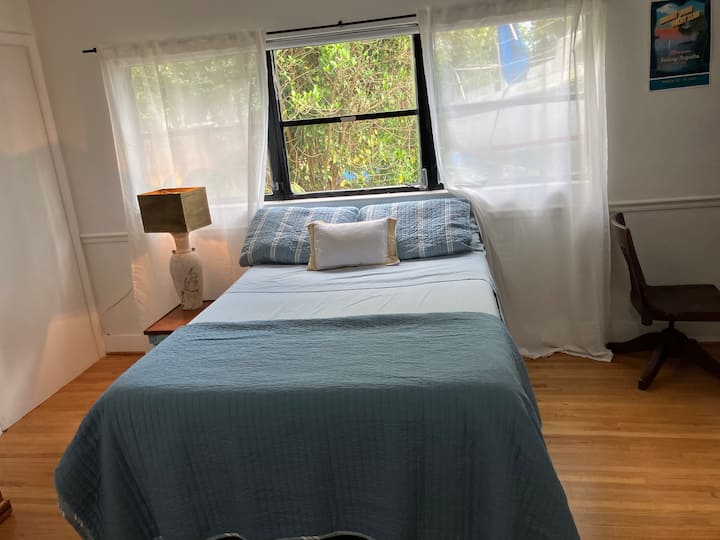 Genoa Room - Titusville, FL