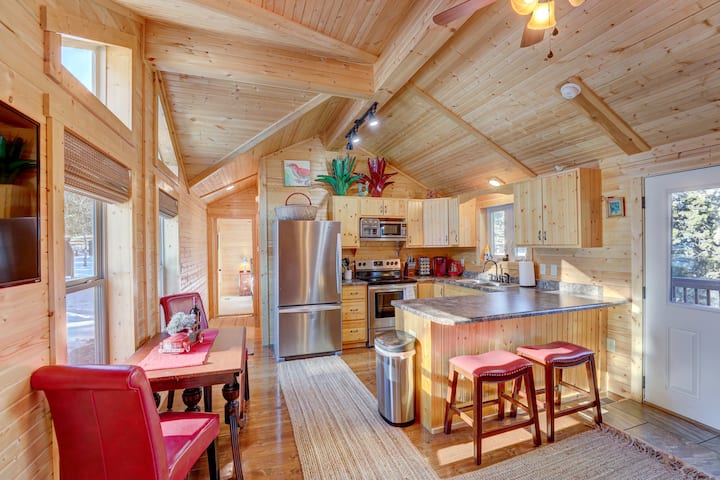 Pet-friendly Cabin | Fire Pit, Near Denver & Breck - Staunton State Park, Pine