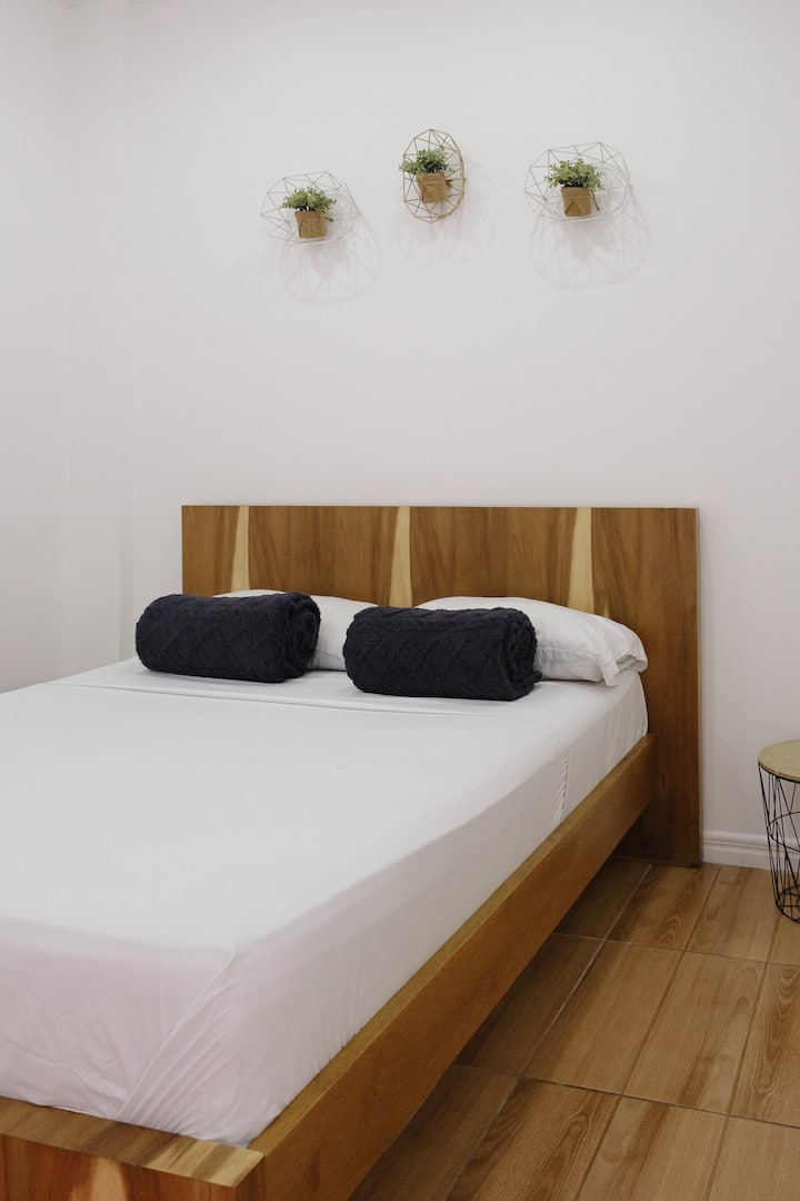 Habitacion 4: Cama Doble Y Baño Compartido Externo - Filandia