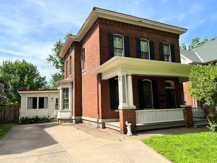 Fresh, Spacious & Fully Furnished - Monthly Stays - Quincy, IL