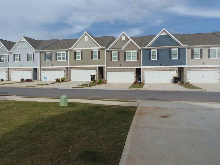 Casa Liovonni - Atlanta Motor Speedway