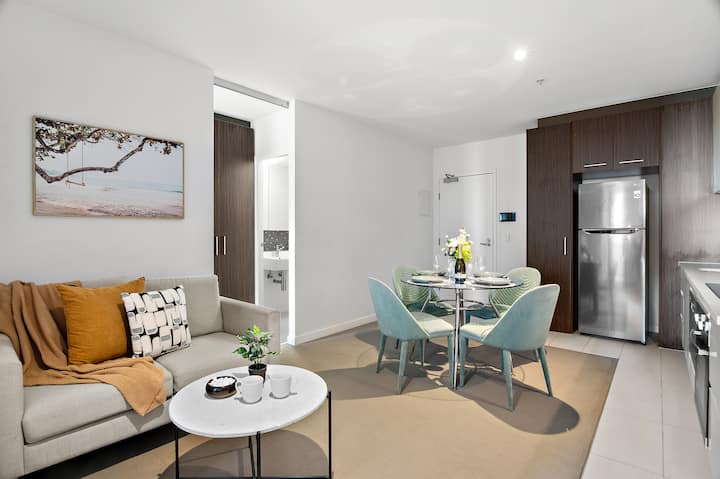 Cozy 1br High Rise Cbd Retreat W/pool, Gym & Sauna - Melbourne