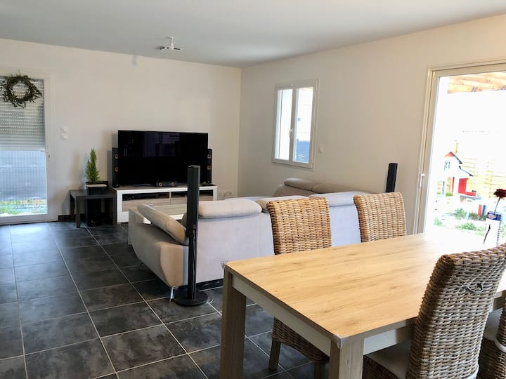 Villa 3 Ch Climatisée, Piscine & Jacuzzi - Uzès