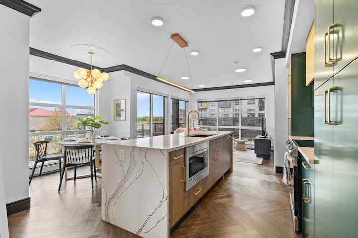 New 2br/2ba | A/c | Near Mru Downtown Currie - Calgary