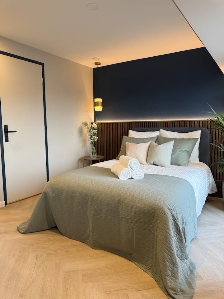 The Glamorous Chic Garden View Apart - The Hague