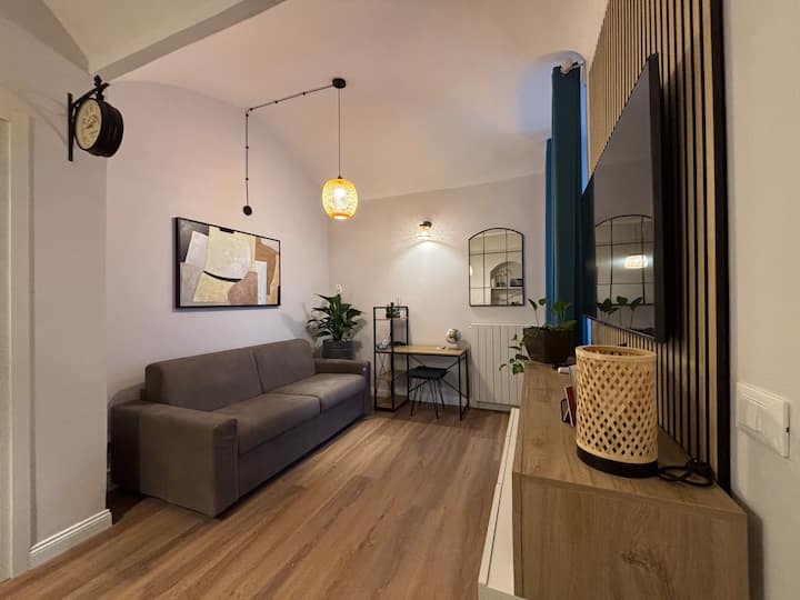 Binario 5, A Due Passi Da Porta Nuova E Dal Centro - Torino