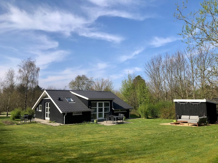 Hyggeligt Sommerhus I Smuk Natur - Denmark