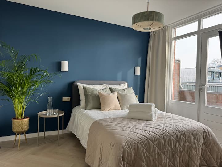The Charming Chic Garden View Den Aprt - Scheveningen