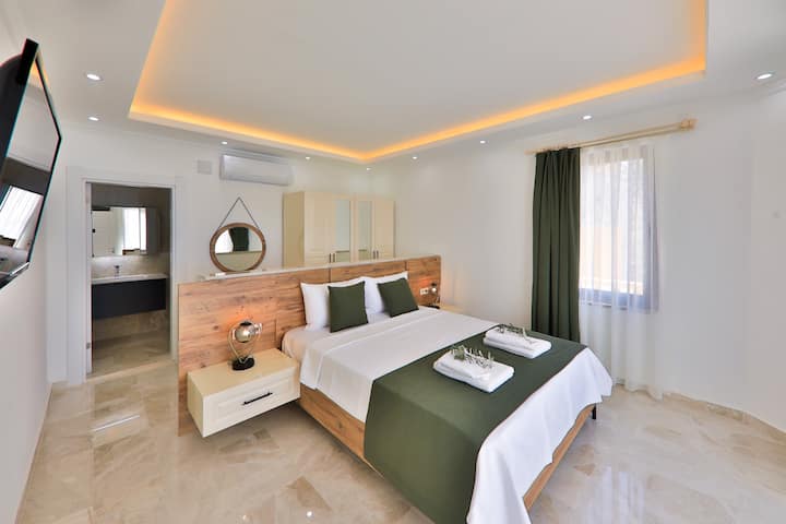 Deniz Manzaralı 10 Kişilik Lüks Villa 07-269 - Kalkan