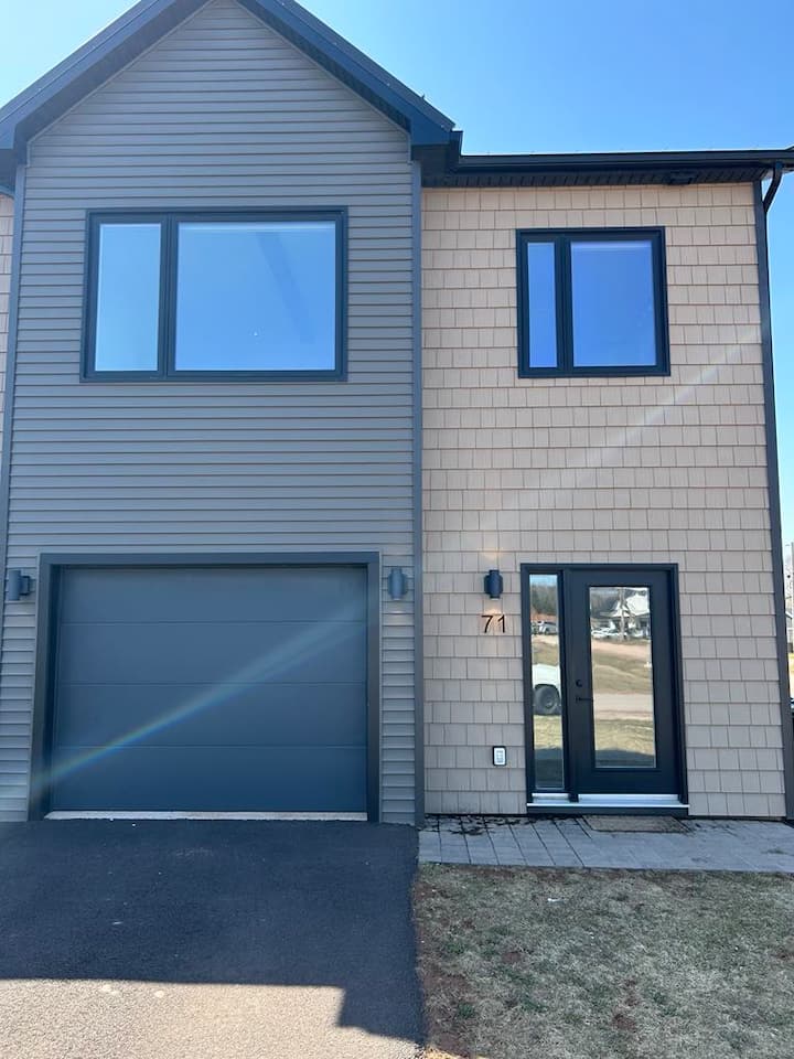 Townhouse Minutes From Downtown - Charlottetown