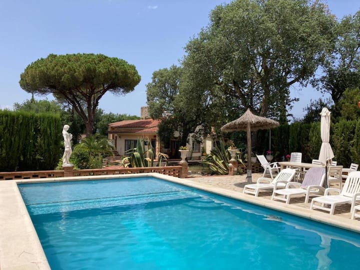 Villa Con Piscina Y Terreno - Llagostera