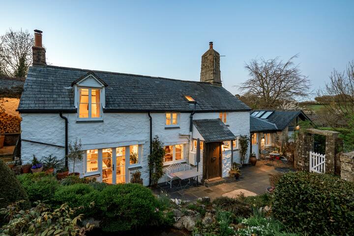 Cosy Dog-friendly Cottage On Dartmoor • Sleeps 5 - Buckfastleigh