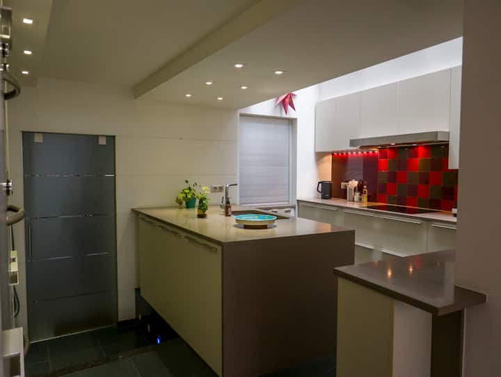Eya House, Bright & Well Located - Brussels