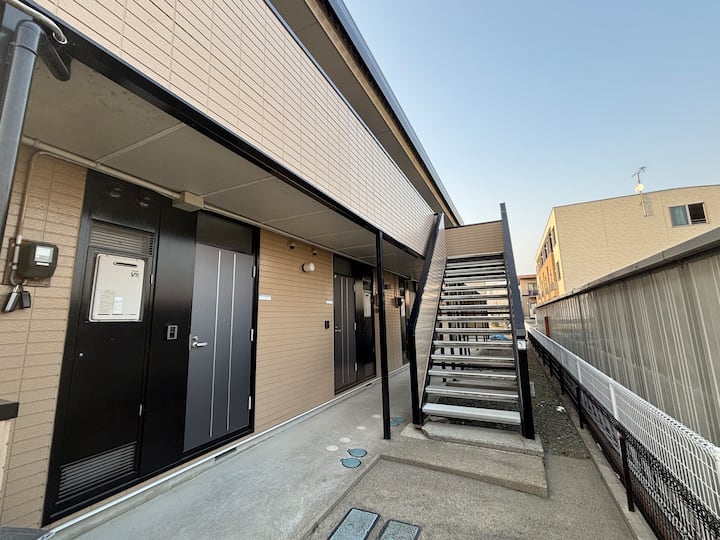 コンビニや飲食店すぐ側、大通りへのアクセスも良い綺麗なアパート - Koriyama
