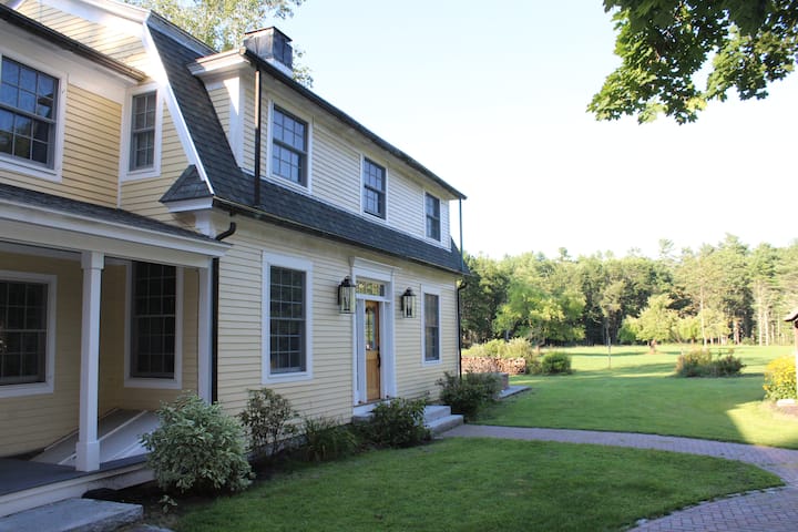 Cozy 3br Farmhouse W/ Hot Tub - Kennebunk, ME