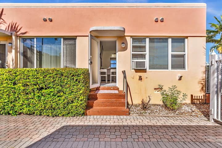 Oasis 17 - Hollywood, FL