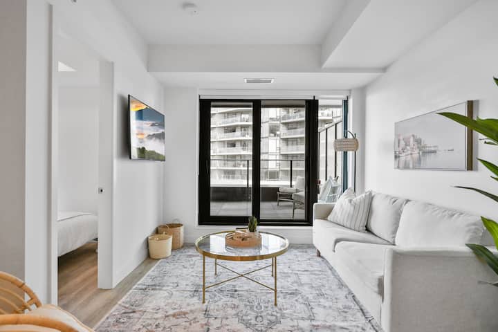 King Bed | 2br | Ac | Peace Bridge Views | Gym - Fort Calgary