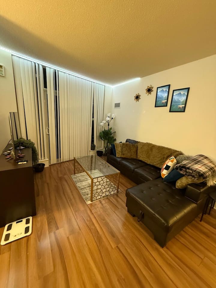 Cozy Modern Loft Near Square One - Mississauga