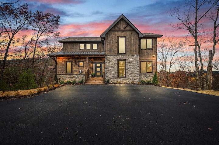 Villa In Vogue/stunning Views/heated Pool/hot Tub! - Wears Valley, TN