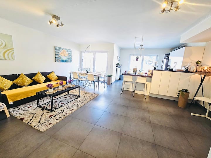 Executive 3br Flat | Terrace, Parking, Fast Wi-fi - Luxembourg
