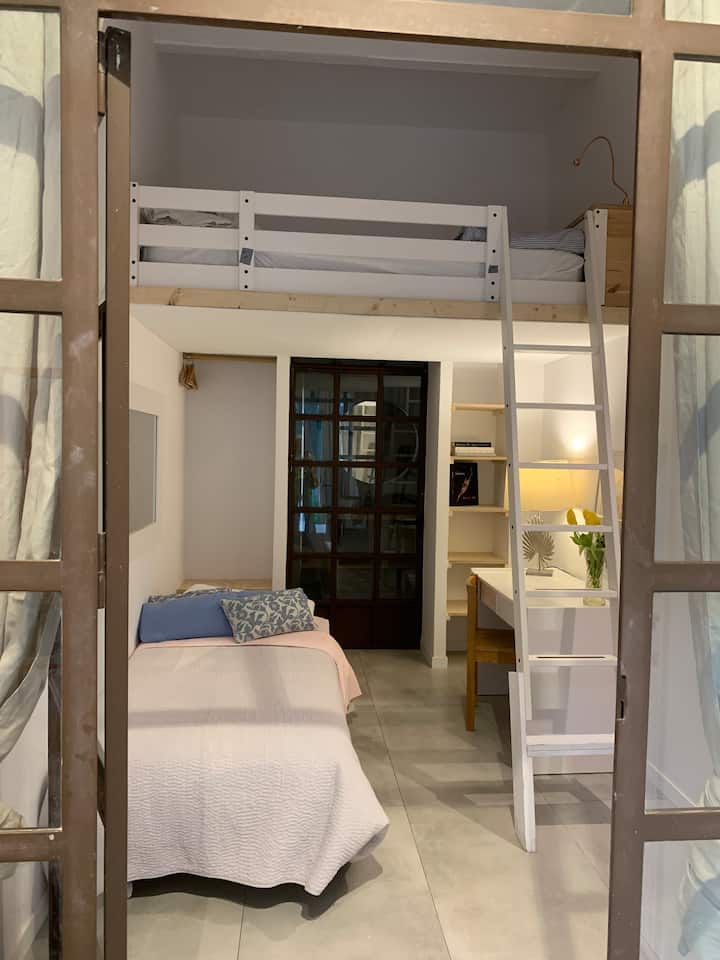 Luminoso Loft Con Un Dormitorio - Alella