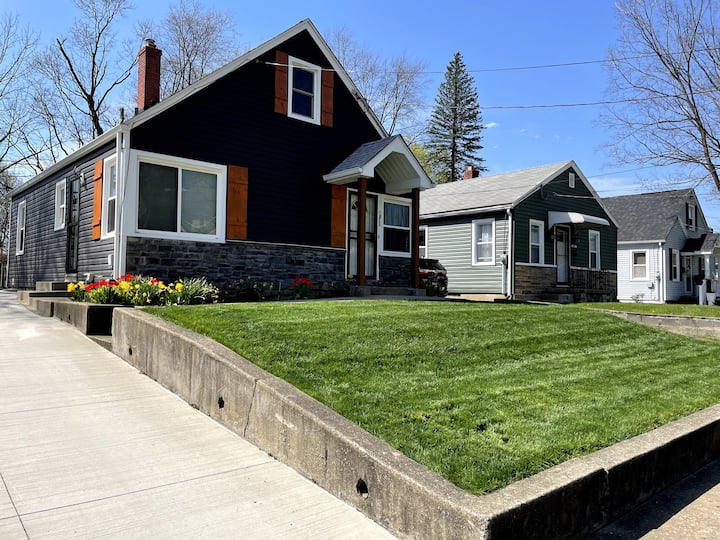 Cozy 3 Br Home Away From Home - Akron, OH