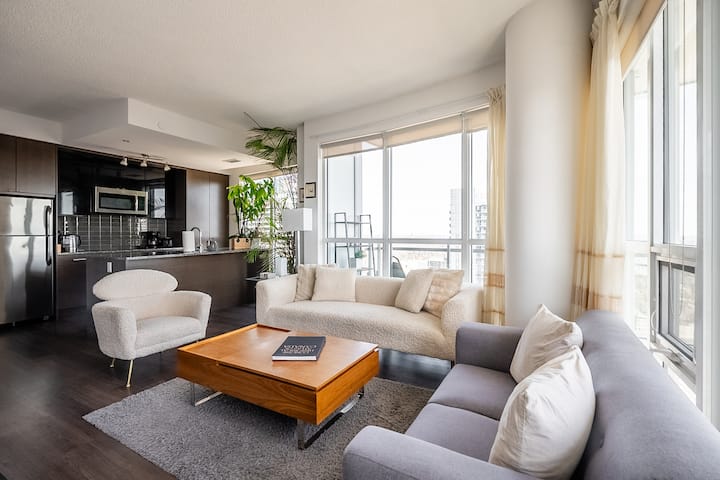 Modern 2br/2ba • Breathtaking Views • Parking Spot - Toronto