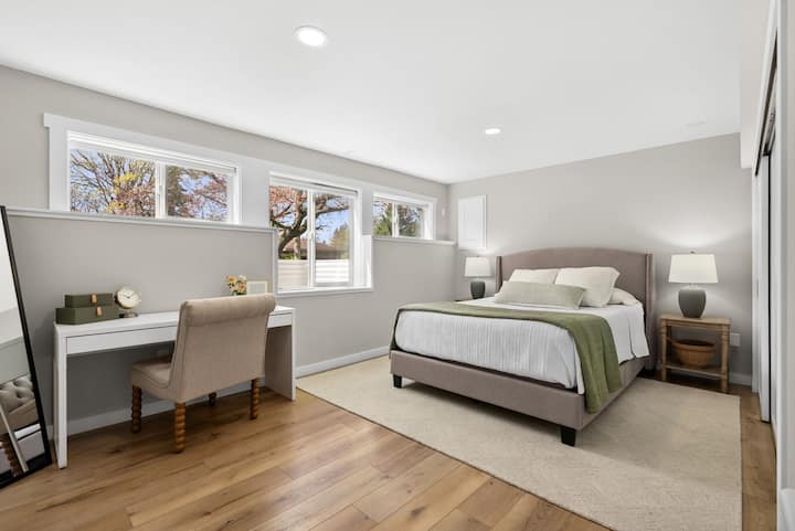Newly Renovated 1 Bedroom Unit - Silverdale, WA
