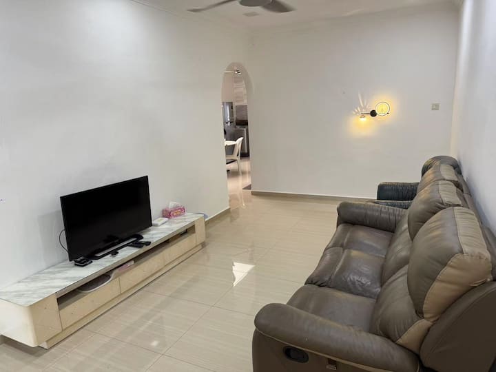 Cozy Homestay In Taman Indah Jaya, Kluang, Johor - Kluang