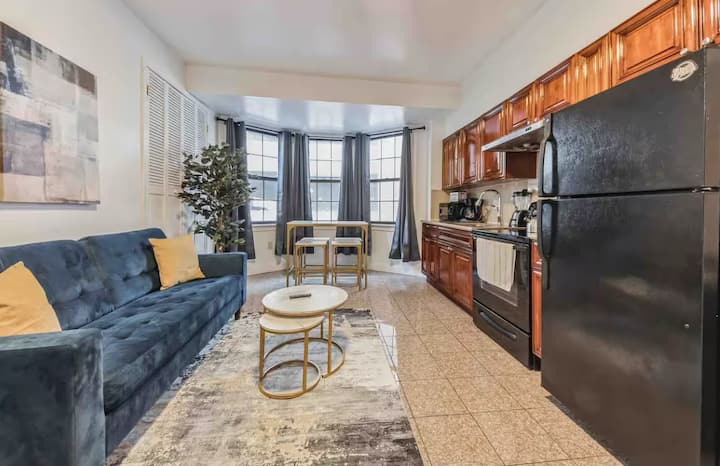 Across From Convention Center | Sleeps 6 | 3f - Philadelphia, PA