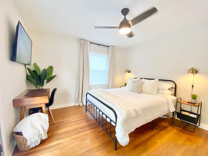 Bright & Cozy Clintonville Suite - Columbus, OH