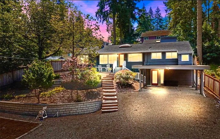 Enchanting Home In The Trees - Lynnwood, WA