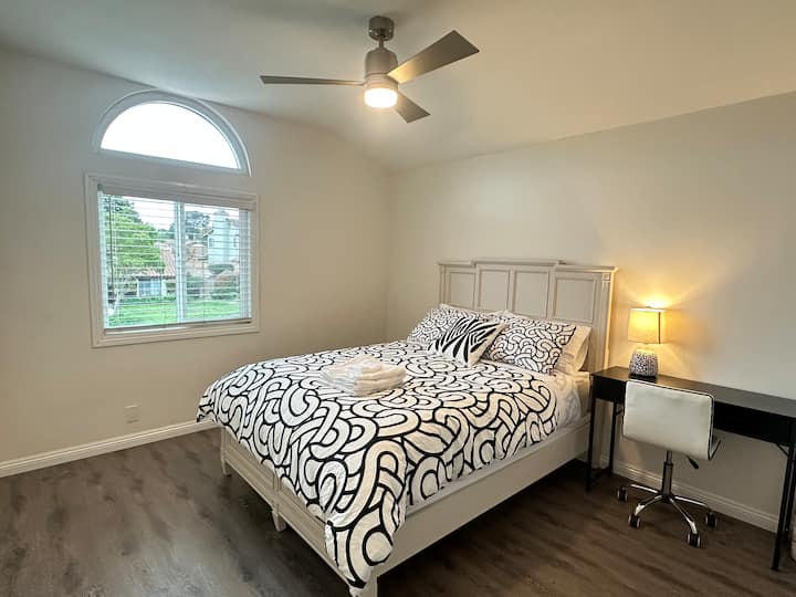 Bright & Cozy Room W/ Beautiful Mountain View - Diamond Bar, CA