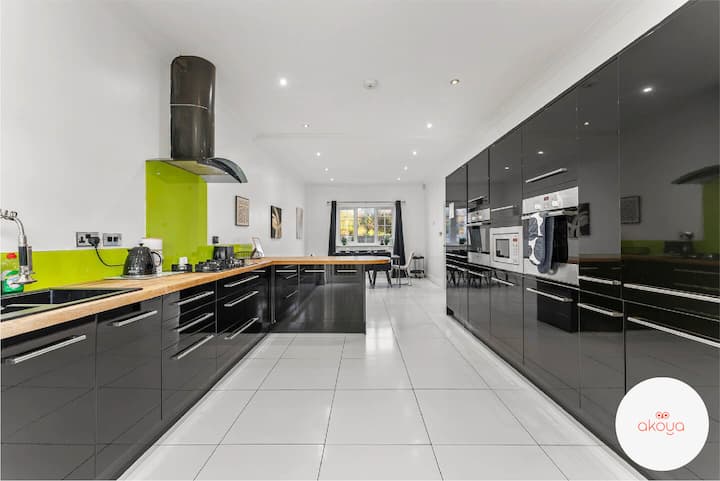 A Contemporary Cotswold Grace-beautiful 4bed Haven - Cheltenham